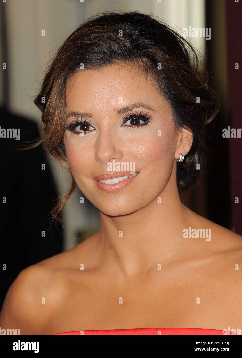 BEVERLY HILLS, CA - SEPTEMBER 23: Actress Eva Longoria arrives at ...