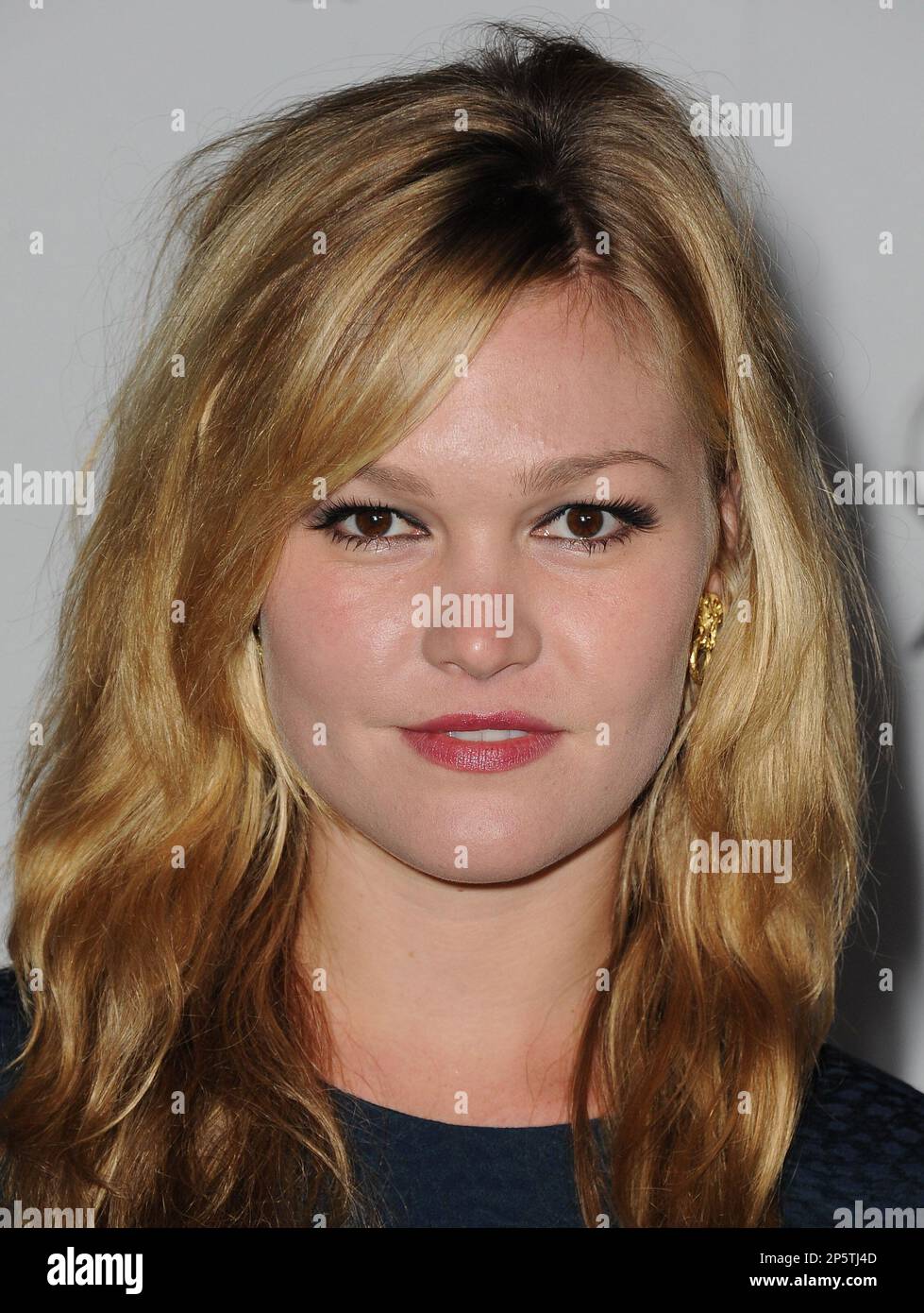 WEST HOLLYWOOD, CA - SEPTEMBER 17: Julia Stiles arrives at Showtime's ...