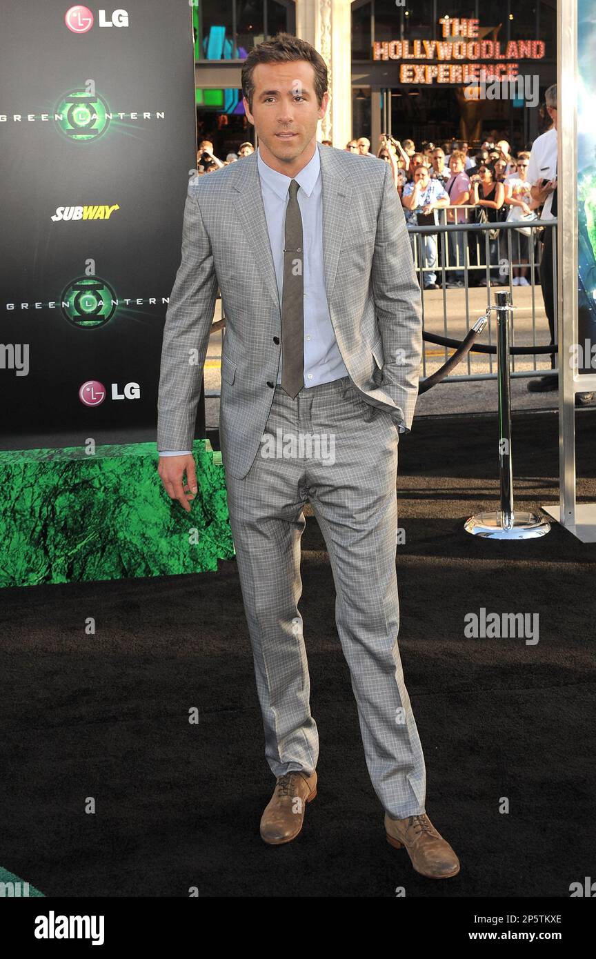 HOLLYWOOD, CA - JUNE 15: Actor Ryan Reynolds arrives at the "Green ...