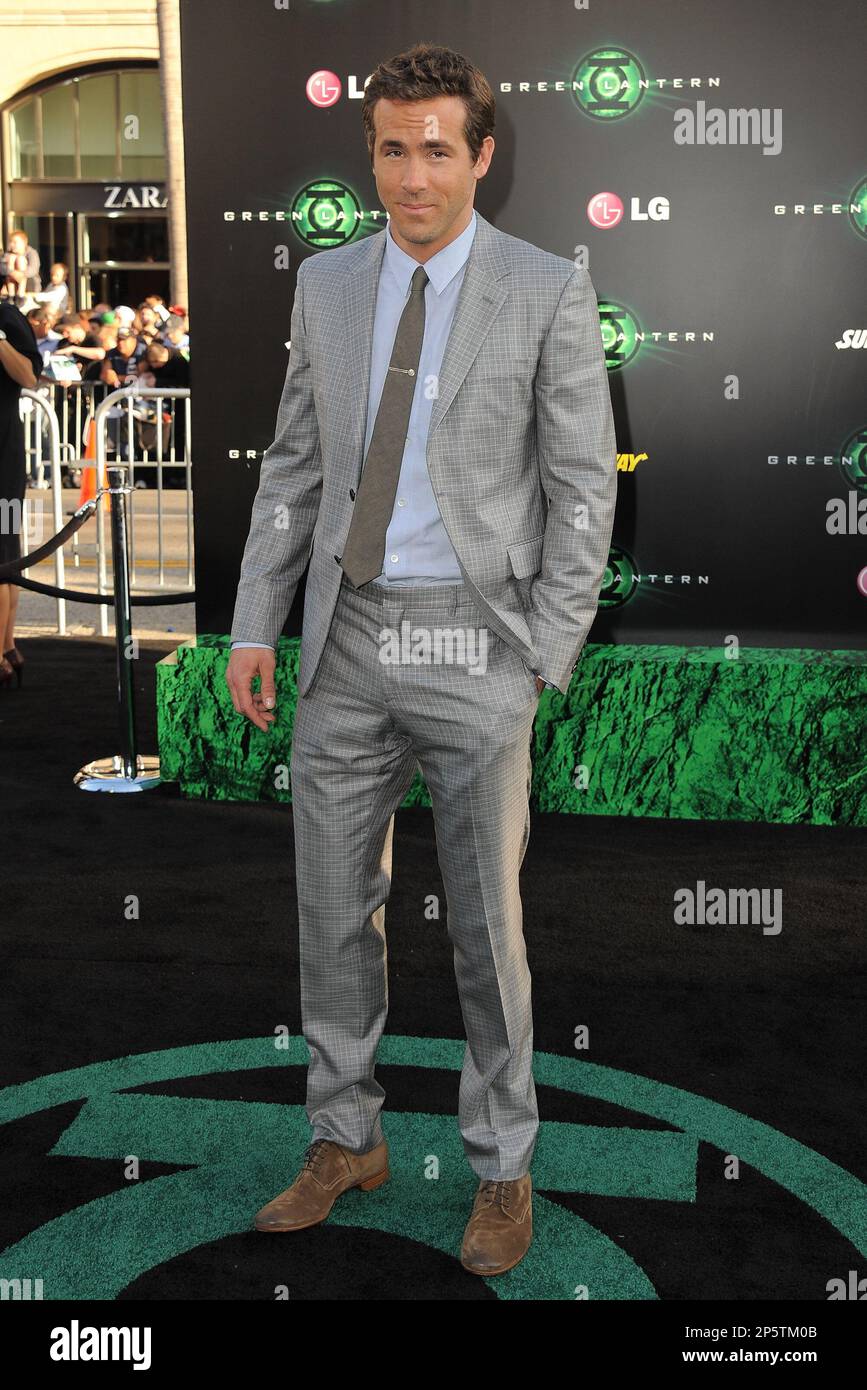 HOLLYWOOD, CA - JUNE 15: Actor Ryan Reynolds arrives at the "Green ...