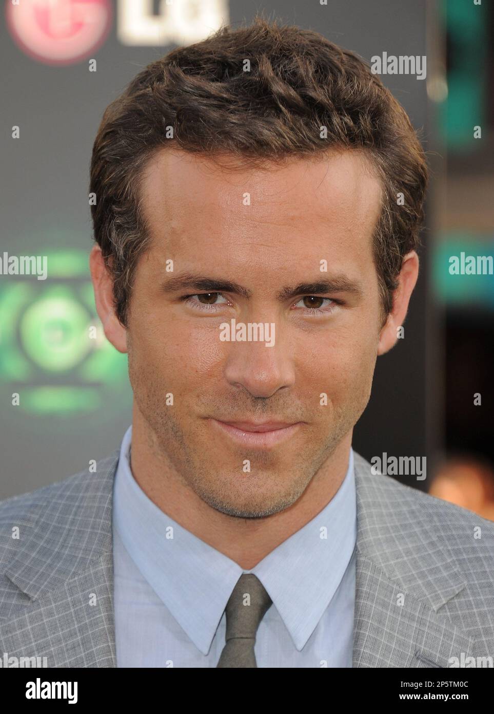 HOLLYWOOD, CA - JUNE 15: Actor Ryan Reynolds arrives at the "Green ...
