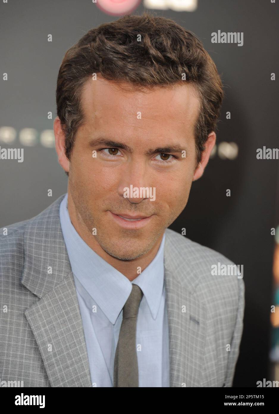 HOLLYWOOD, CA - JUNE 15: Actor Ryan Reynolds arrives at the "Green ...