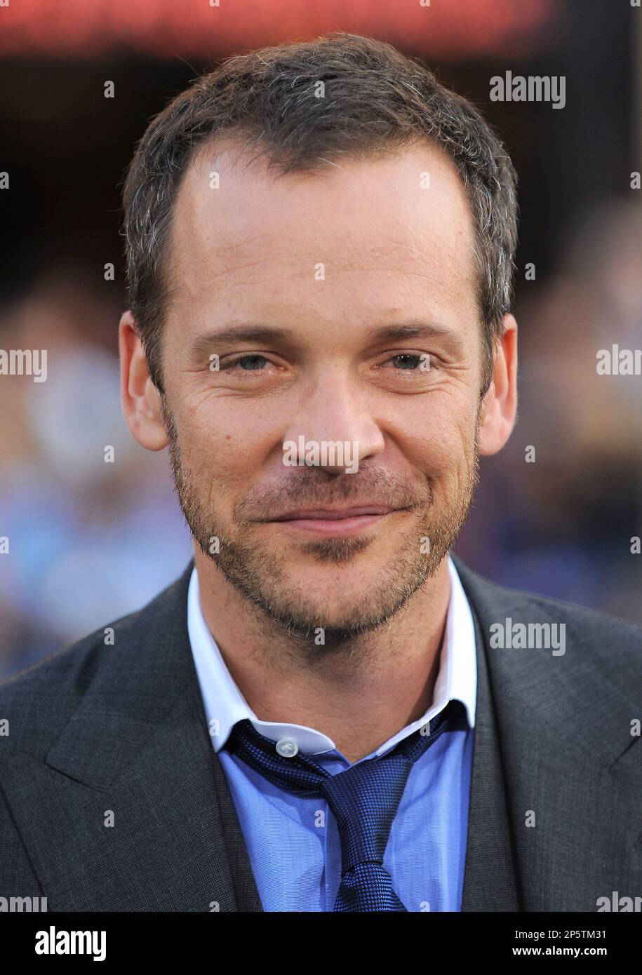 HOLLYWOOD, CA - JUNE 15: Actor Peter Sarsgaard arrives at the "Green ...