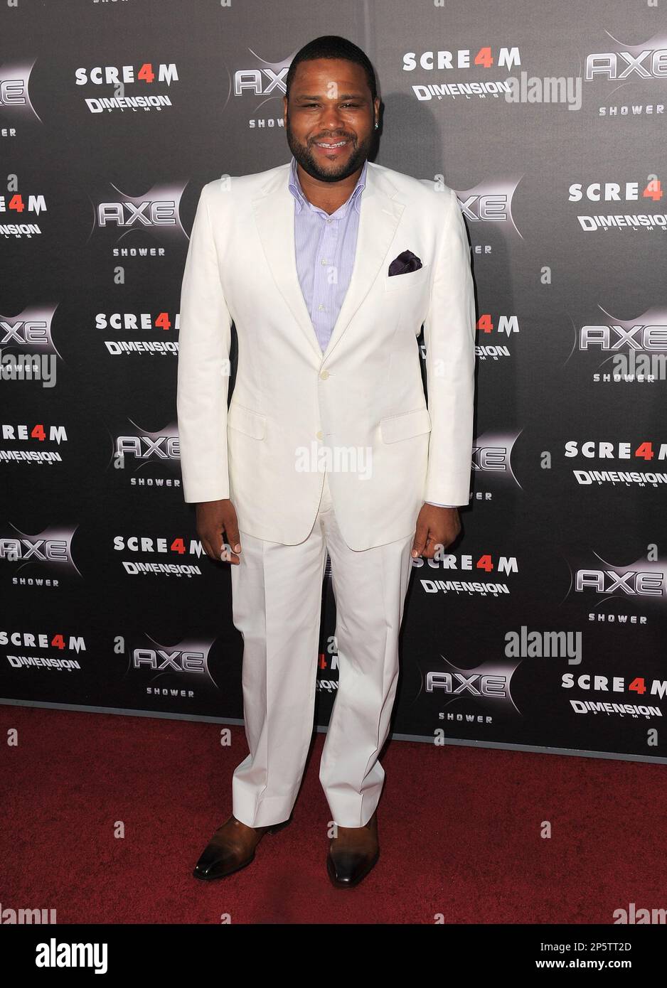 HOLLYWOOD, CA - APRIL 11: Actor Anthony Anderson arrives at the "Scre4m ...
