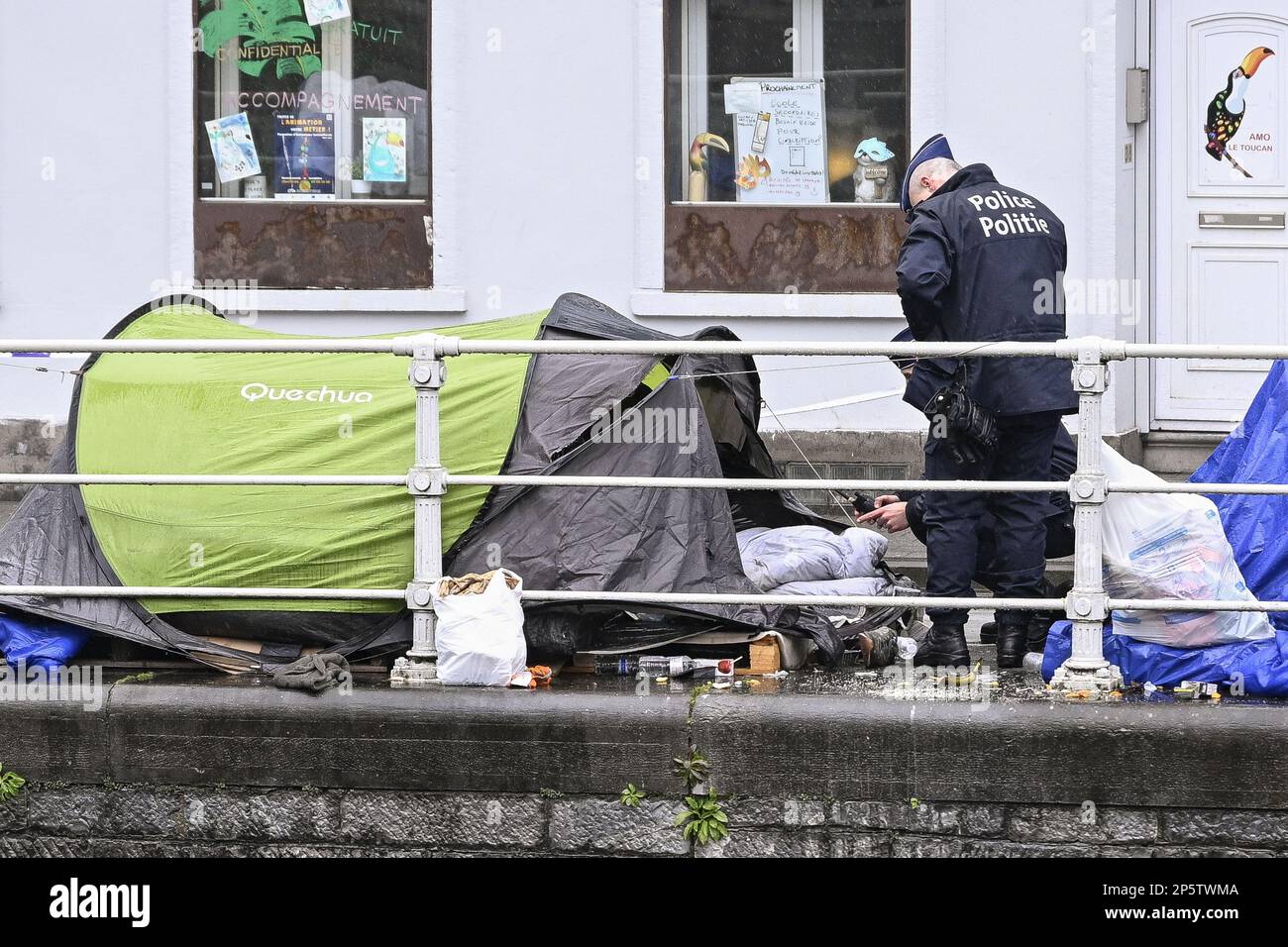 Illustration shows the evacuation of the tents in front of the Petit ...