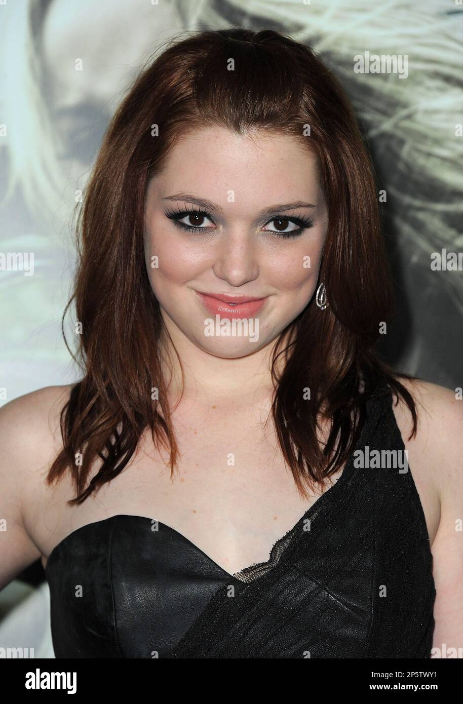 LOS ANGELES, CA - MARCH 23: Actress Jennifer Stone arrives at the ...