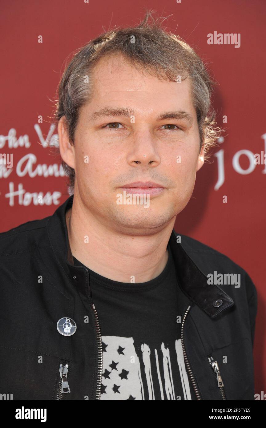 LOS ANGELES, CA - MARCH 13: Artist Shepard Fairey arrives at the John ...