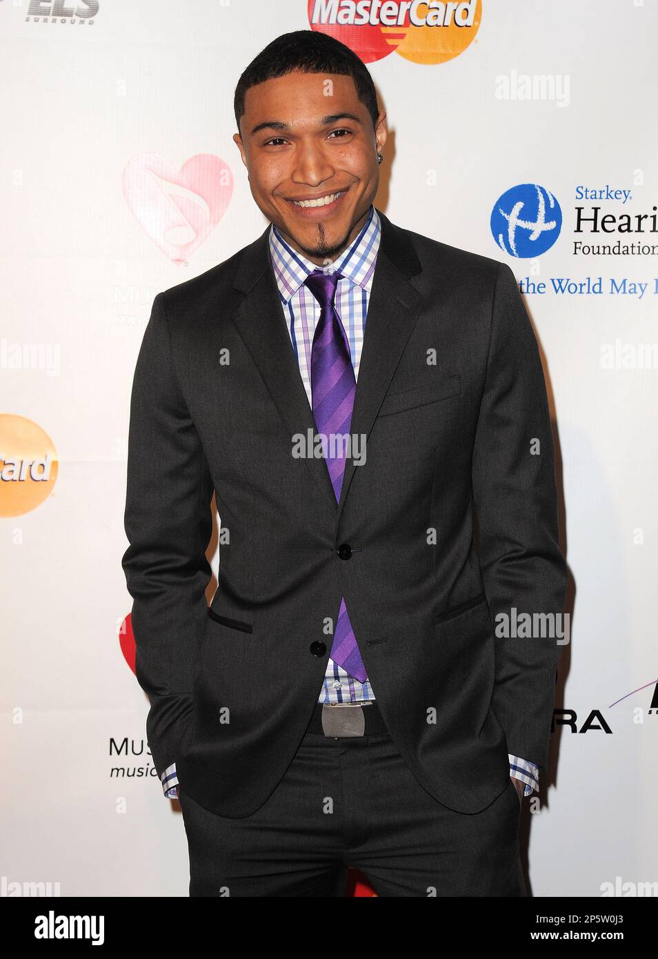 LOS ANGELES, CA - FEBRUARY 11: Jamar Rogers arrives at the 2011 ...