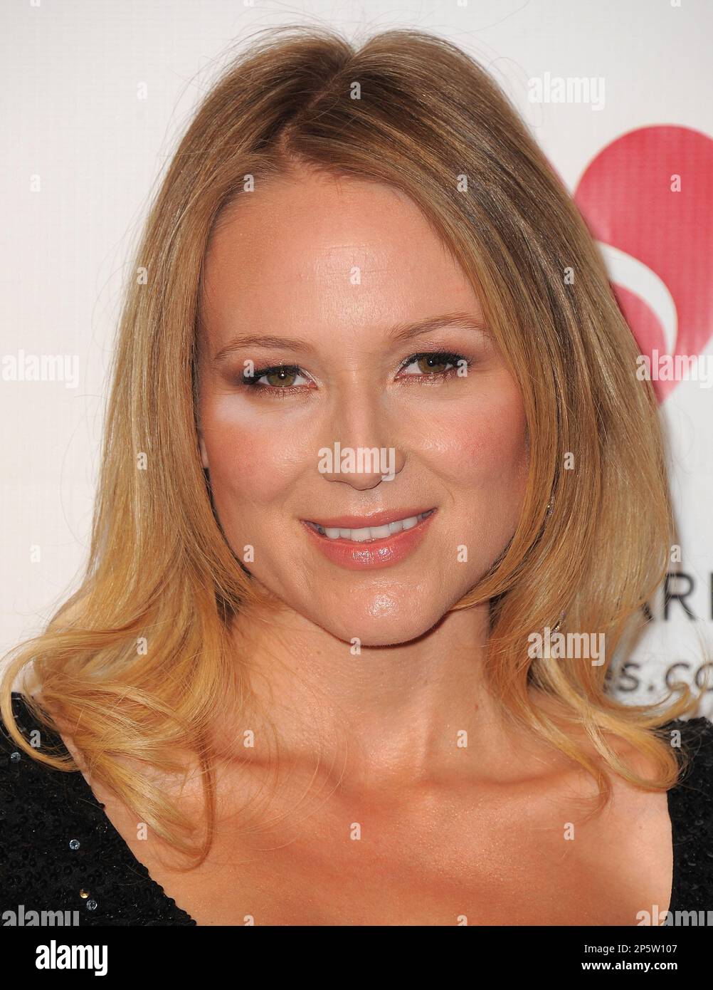 LOS ANGELES, CA - FEBRUARY 11: Actress Jewel arrives at the 2011 ...