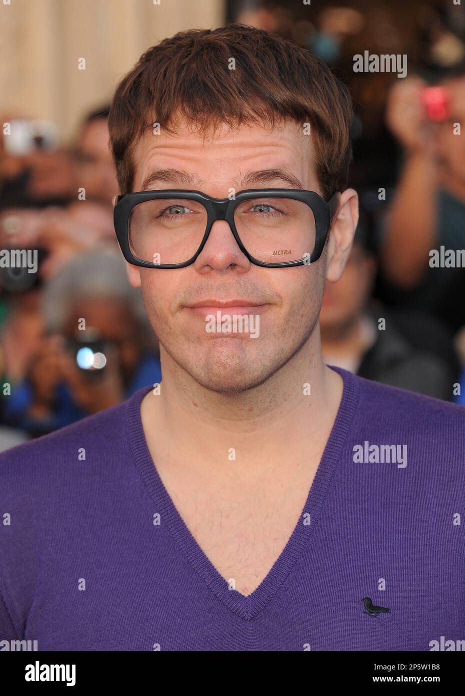 HOLLYWOOD, CA - JANUARY 23: Blogger Perez Hilton arrives at the "Gnomeo ...