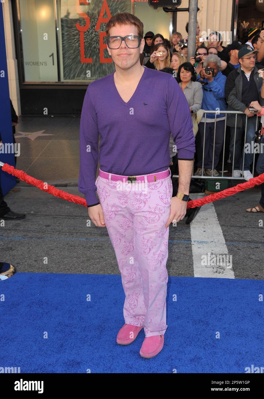 HOLLYWOOD, CA - JANUARY 23: Blogger Perez Hilton arrives at the "Gnomeo ...