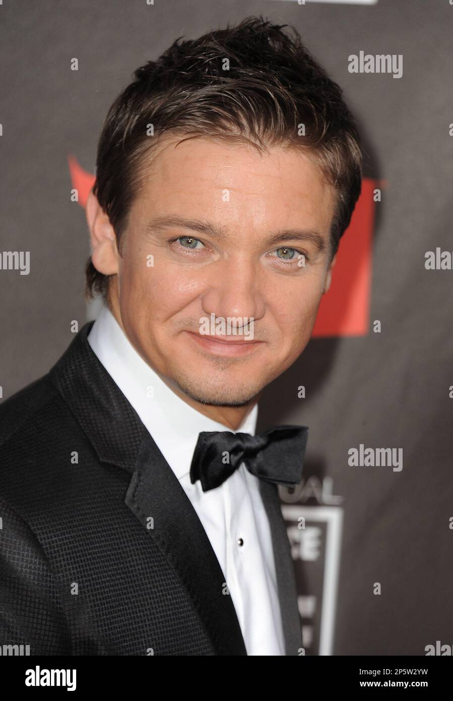 HOLLYWOOD, CA - JANUARY 14: Actor Jeremy Renner arrives at the 16th ...