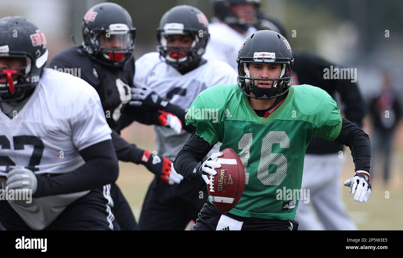 Arkansas State quarterback Ryan Aplin (16) scrambles during a drill on ...