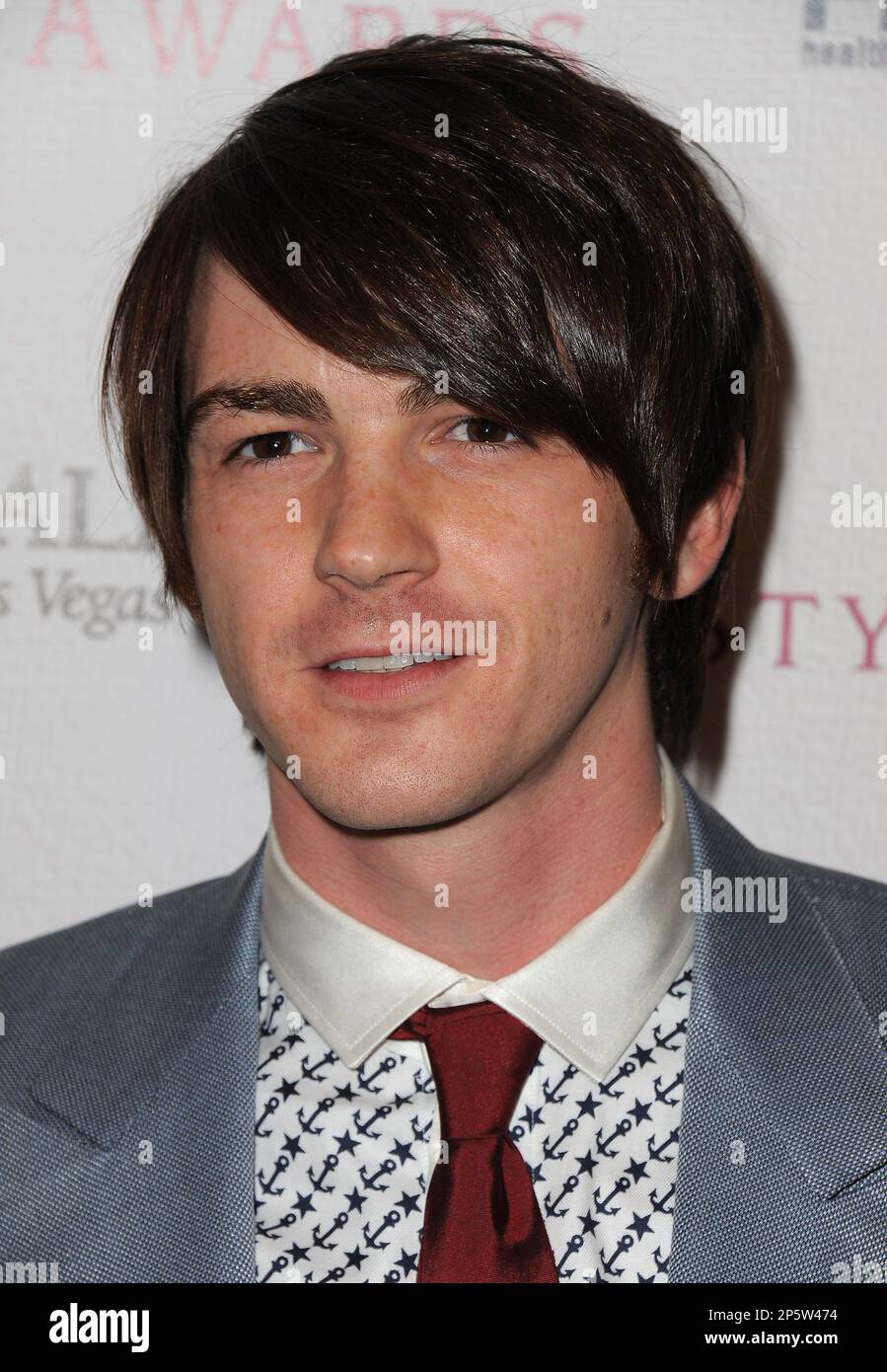 LOS ANGELES, CA - DECEMBER 12: Actor Drake Bell arrives at the 2010 ...