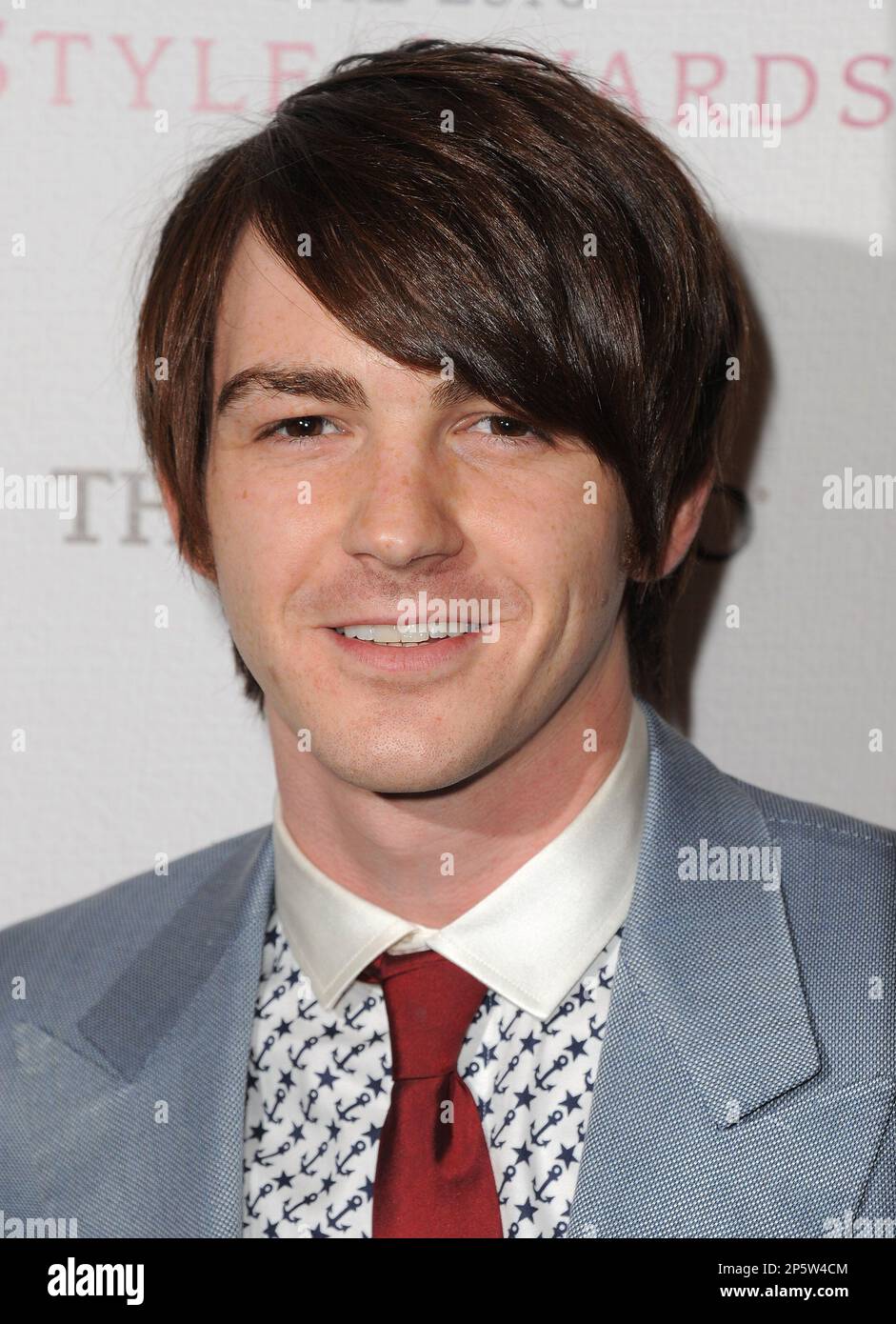 LOS ANGELES, CA - DECEMBER 12: Actor Drake Bell arrives at the 2010 ...