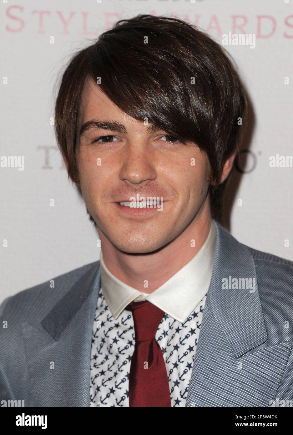 LOS ANGELES, CA - DECEMBER 12: Actor Drake Bell arrives at the 2010 ...