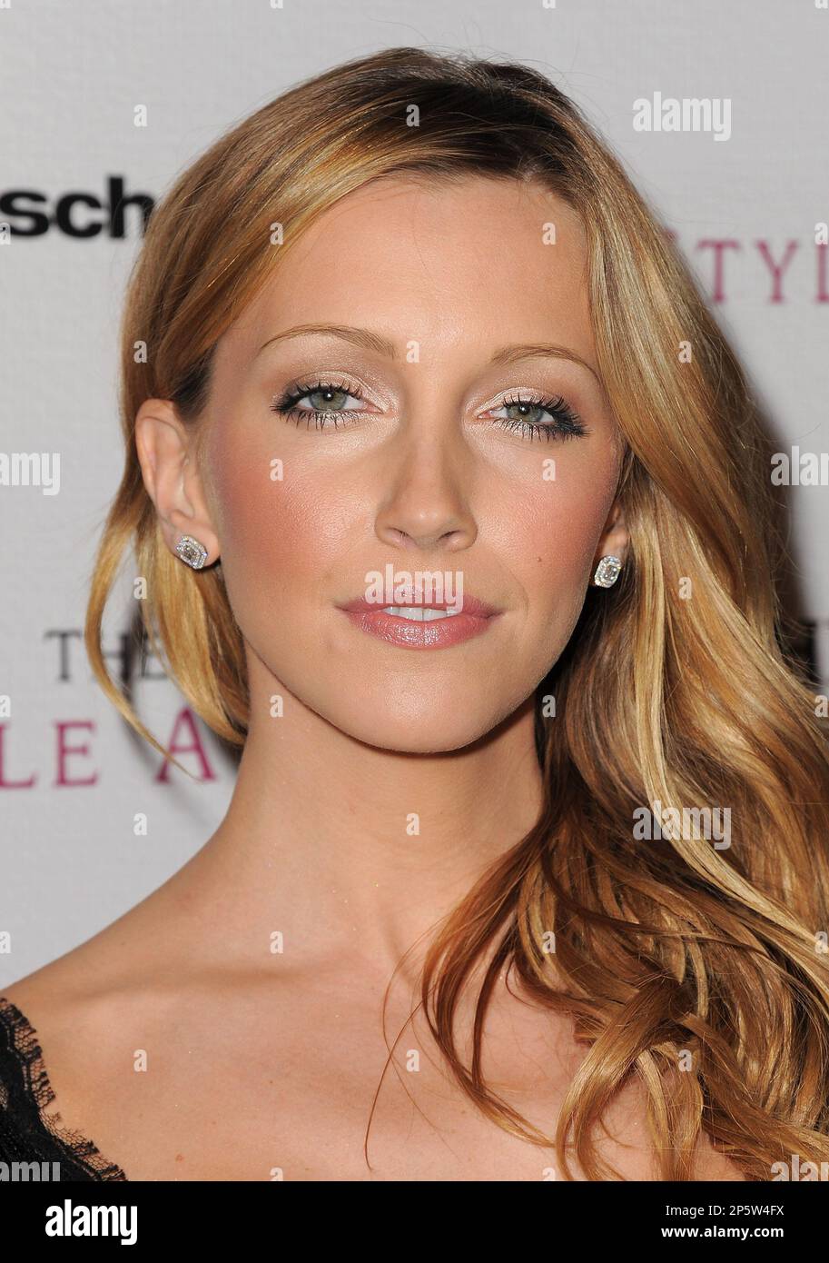 Los Angeles Ca December 12 Actress Katie Cassidy Arrives At The 2010 Hollywood Style Awards