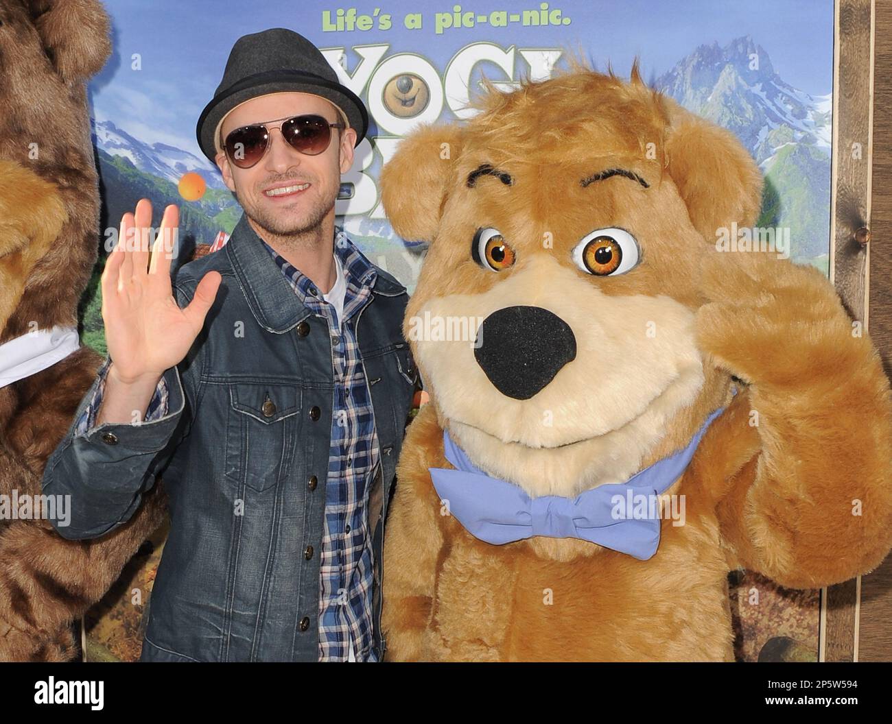 LOS ANGELES, CA - DECEMBER 11: Actor Justin Timberlake arrives at the ...