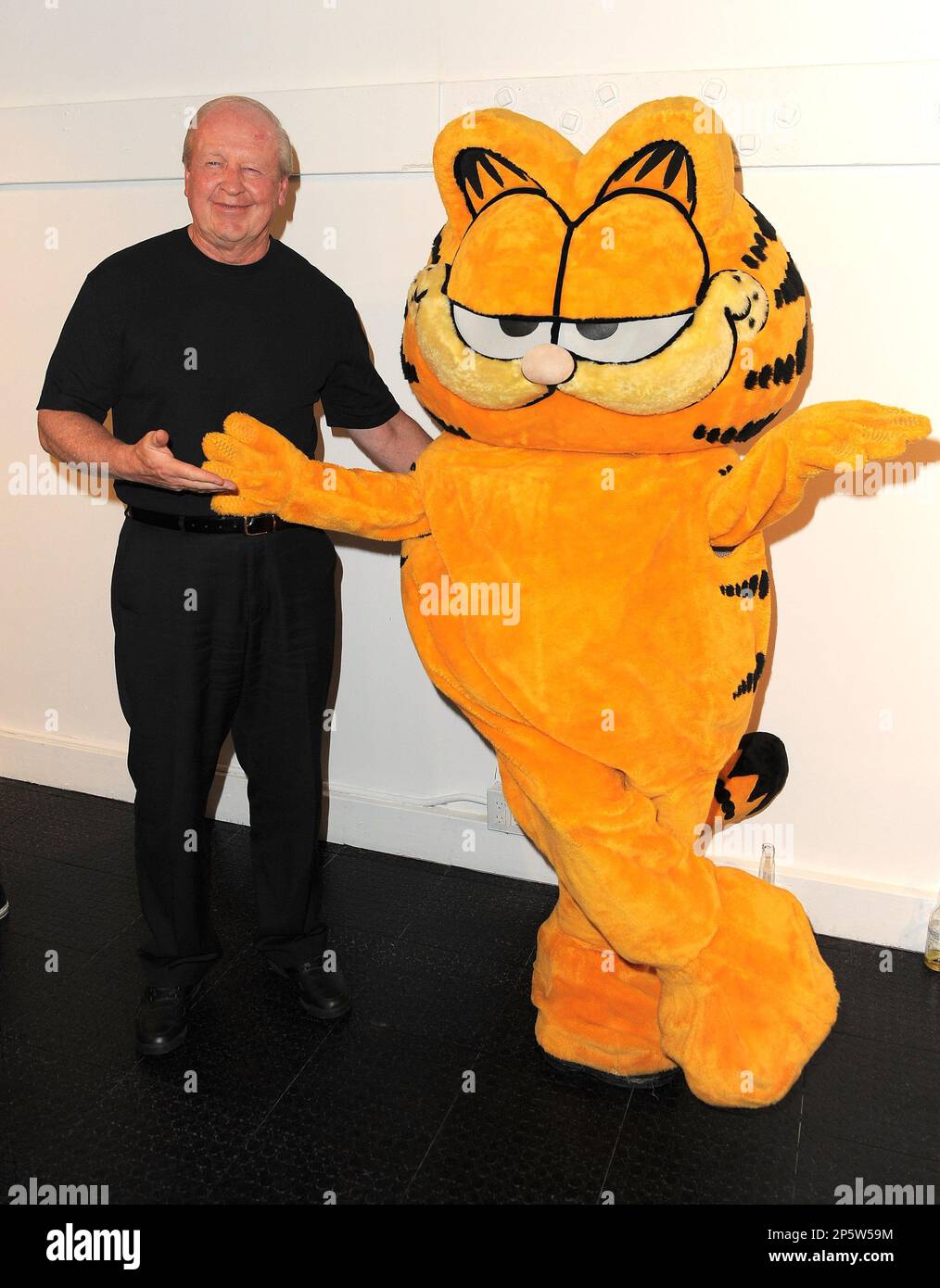 SANTA MONICA, CA - DECEMBER 09: ***EXCLUSIVE COVERAGE*** Garfield and ...
