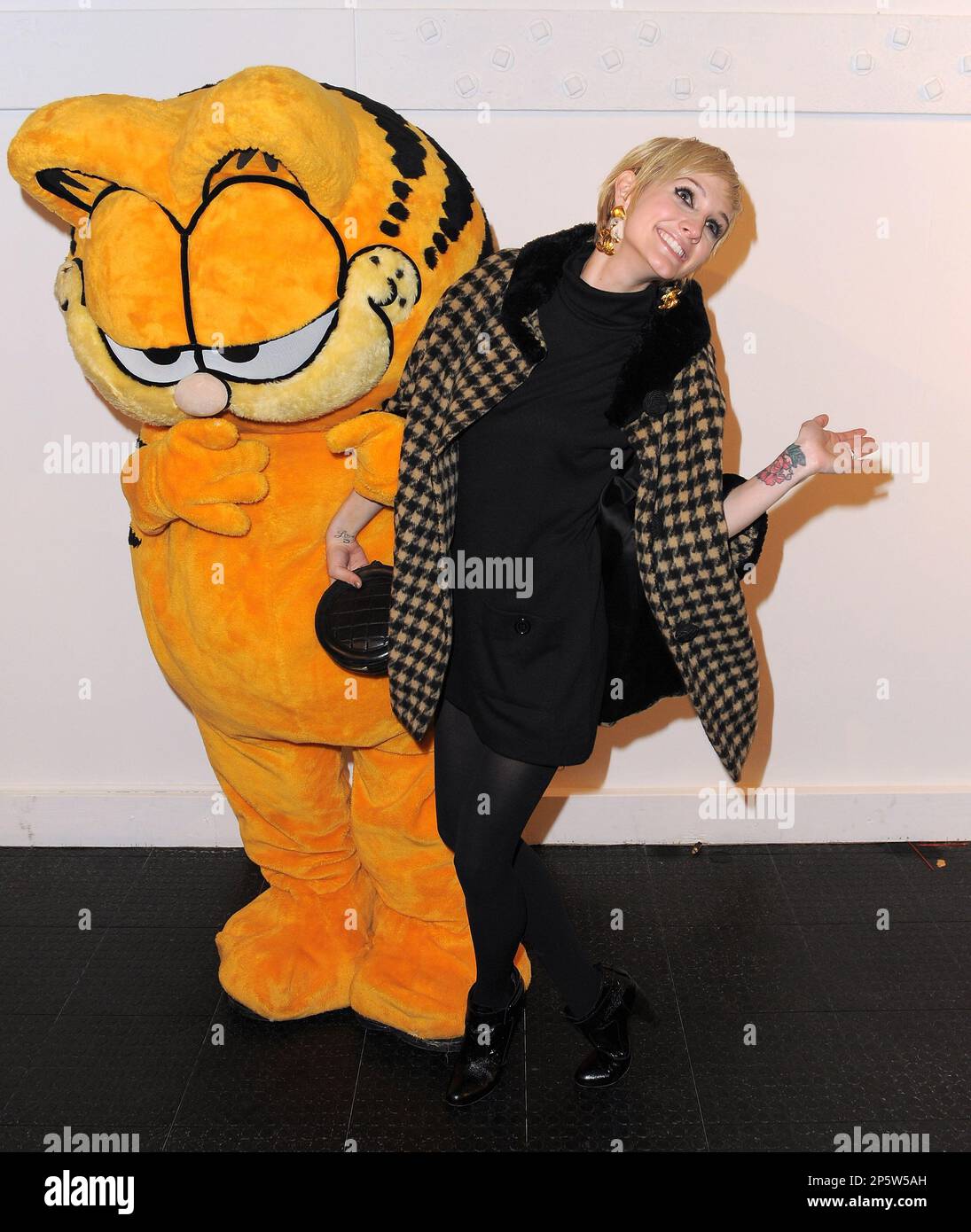 SANTA MONICA, CA - DECEMBER 09: ***EXCLUSIVE COVERAGE*** Ashlee Simpson ...