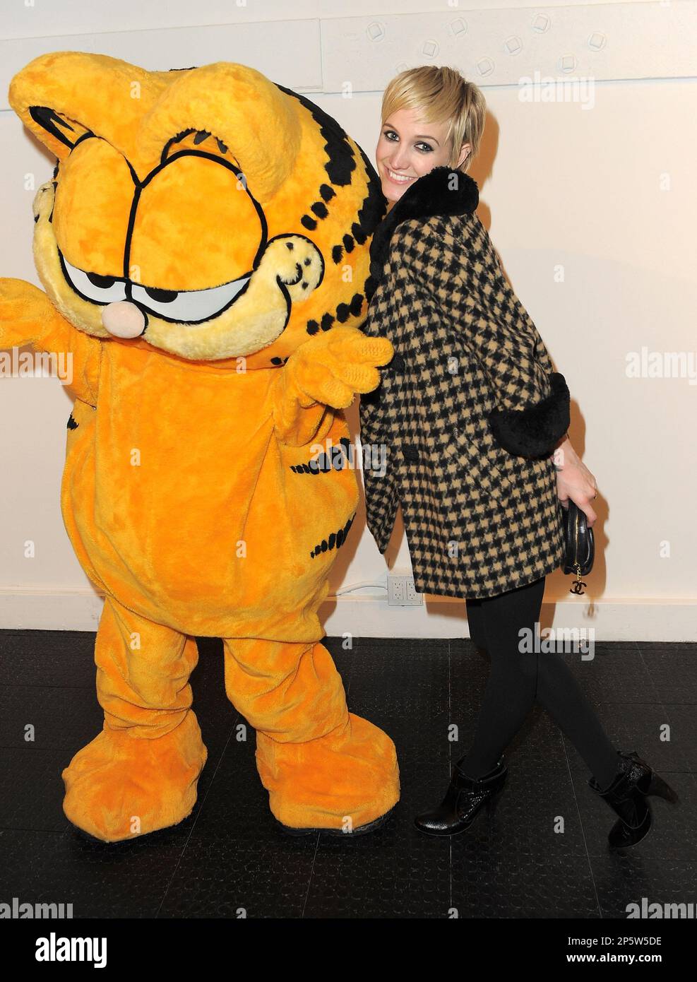 SANTA MONICA, CA - DECEMBER 09: ***EXCLUSIVE COVERAGE*** Ashlee Simpson ...