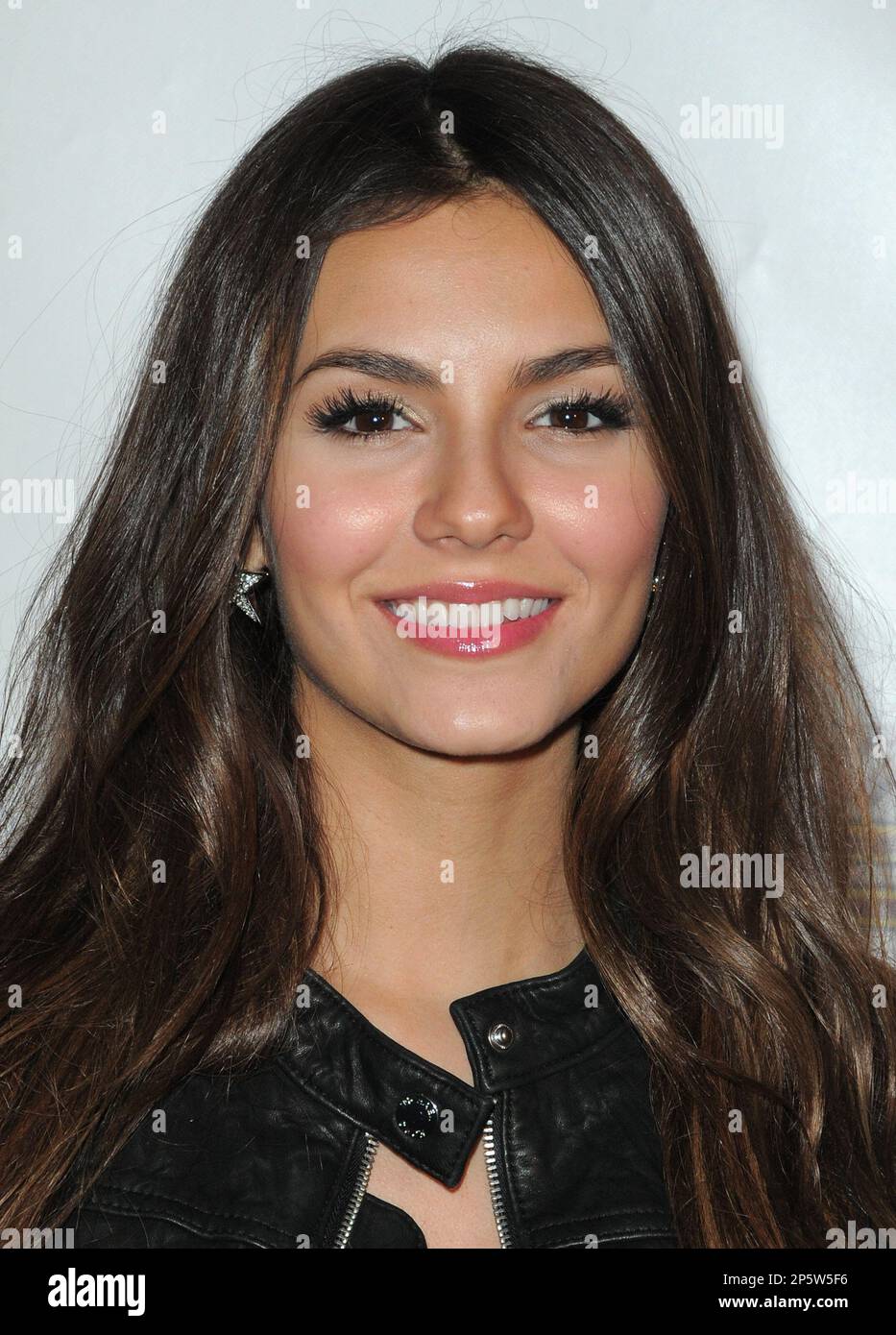 LOS ANGELES, CA - DECEMBER 05: Victoria Justice arrives at 102.7 KIIS ...