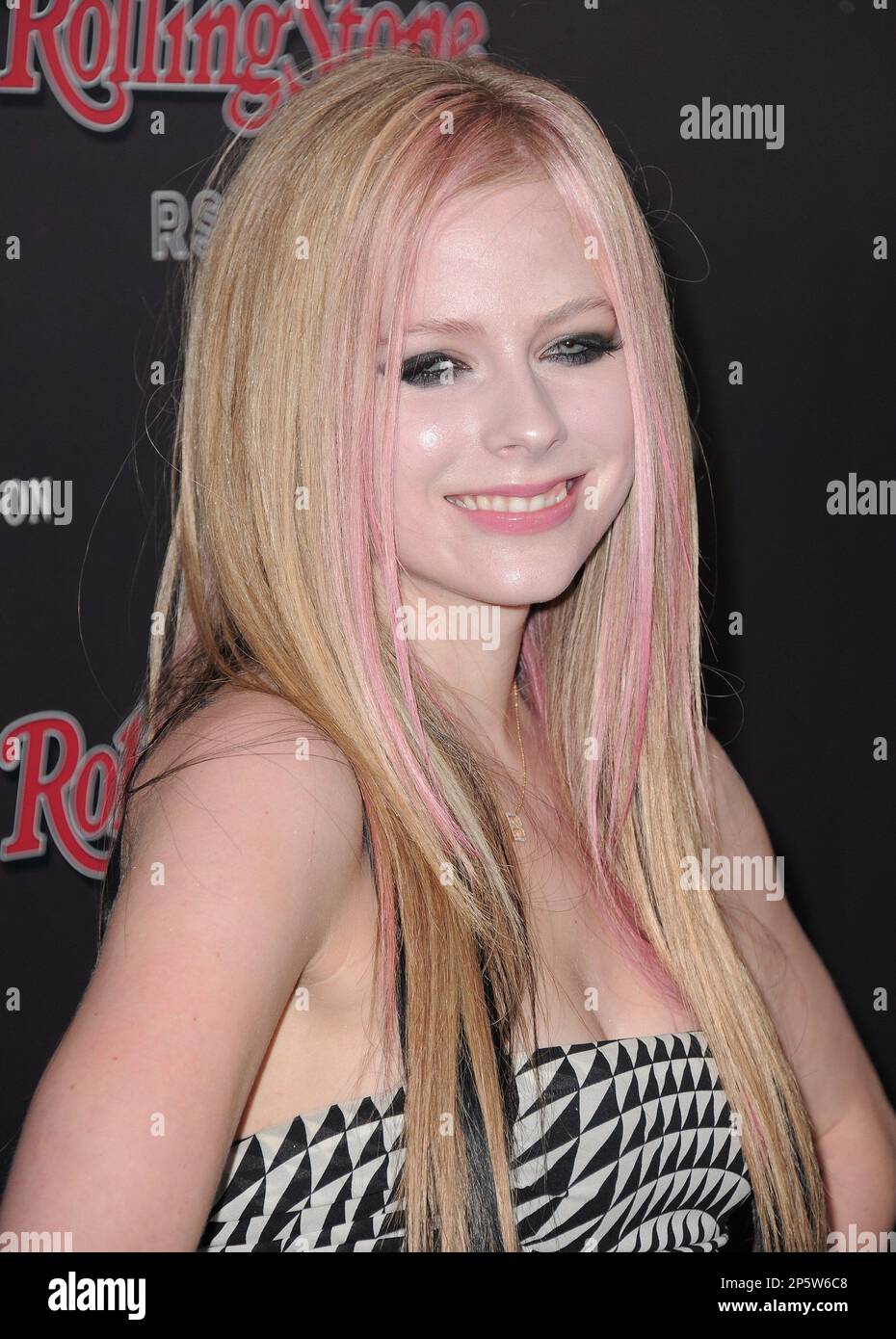LOS ANGELES, CA - NOVEMBER 21: Avril Lavigne arrives at the 2010 ...