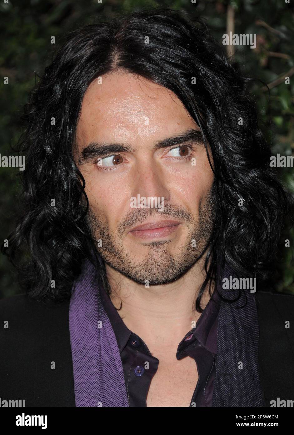 LOS ANGELES, CA - NOVEMBER 21: Actor Russell Brand arrives at the 2010 ...