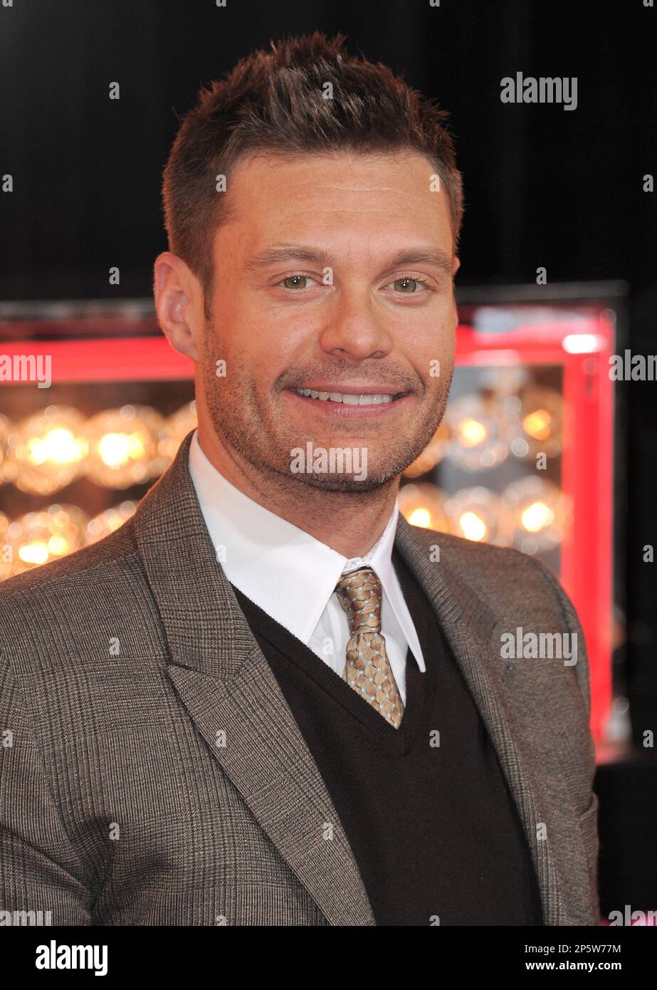 LOS ANGELES, CA - NOVEMBER 15: Television personality Ryan Seacrest ...