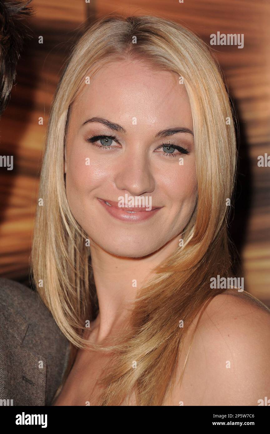 HOLLYWOOD - NOVEMBER 14: Actress Yvonne Strahovski arrives at the ...