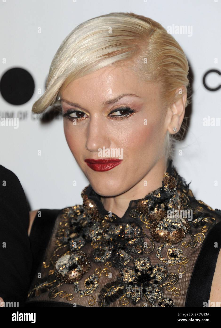 LOS ANGELES, CA - NOVEMBER 13: Actress Gwen Stefani arrives at MOCA ...
