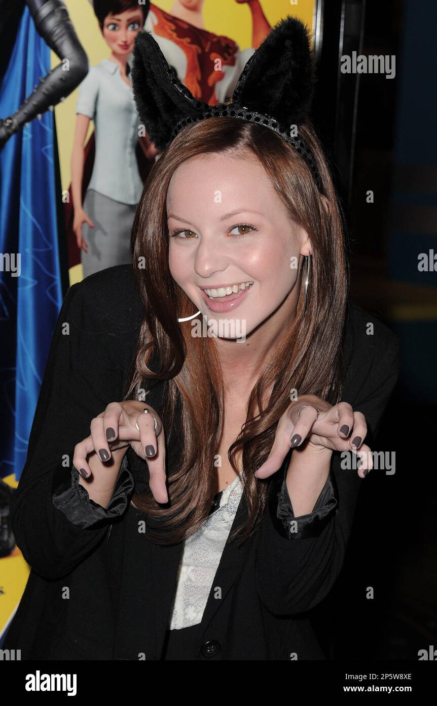 LOS ANGELES, CA - OCTOBER 30: Actress Samantha Droke arrives at the ...