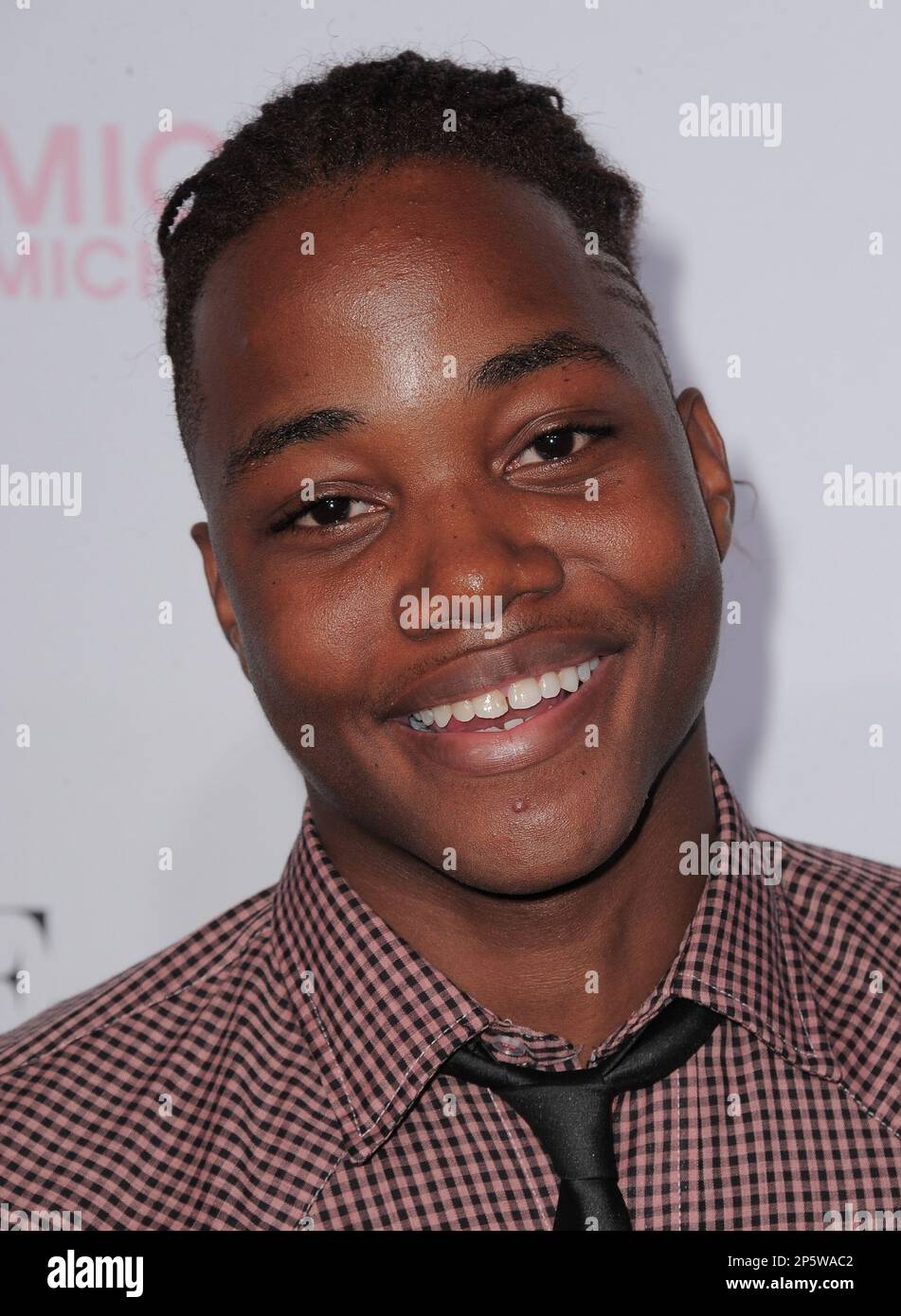 HOLLYWOOD - OCTOBER 01: Actor Leon Thomas arrives at the 8th Annual ...