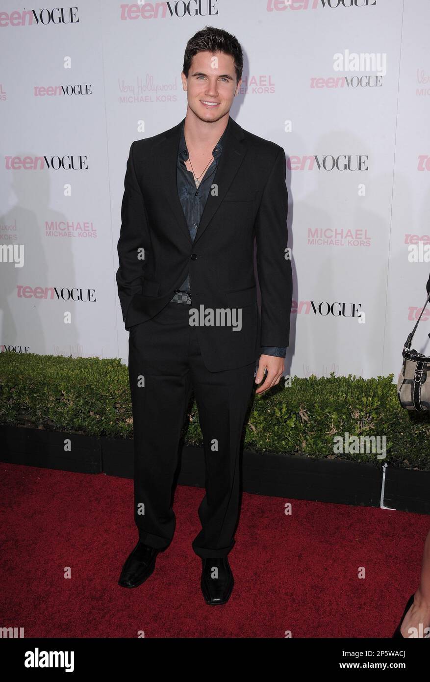 HOLLYWOOD - OCTOBER 01: Actor Robbie Amel arrives at the 8th Annual ...