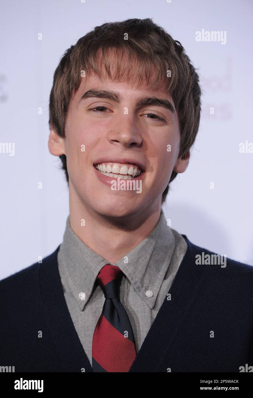 HOLLYWOOD - OCTOBER 01: Actor Jordan Gavaris arrives at the 8th Annual ...