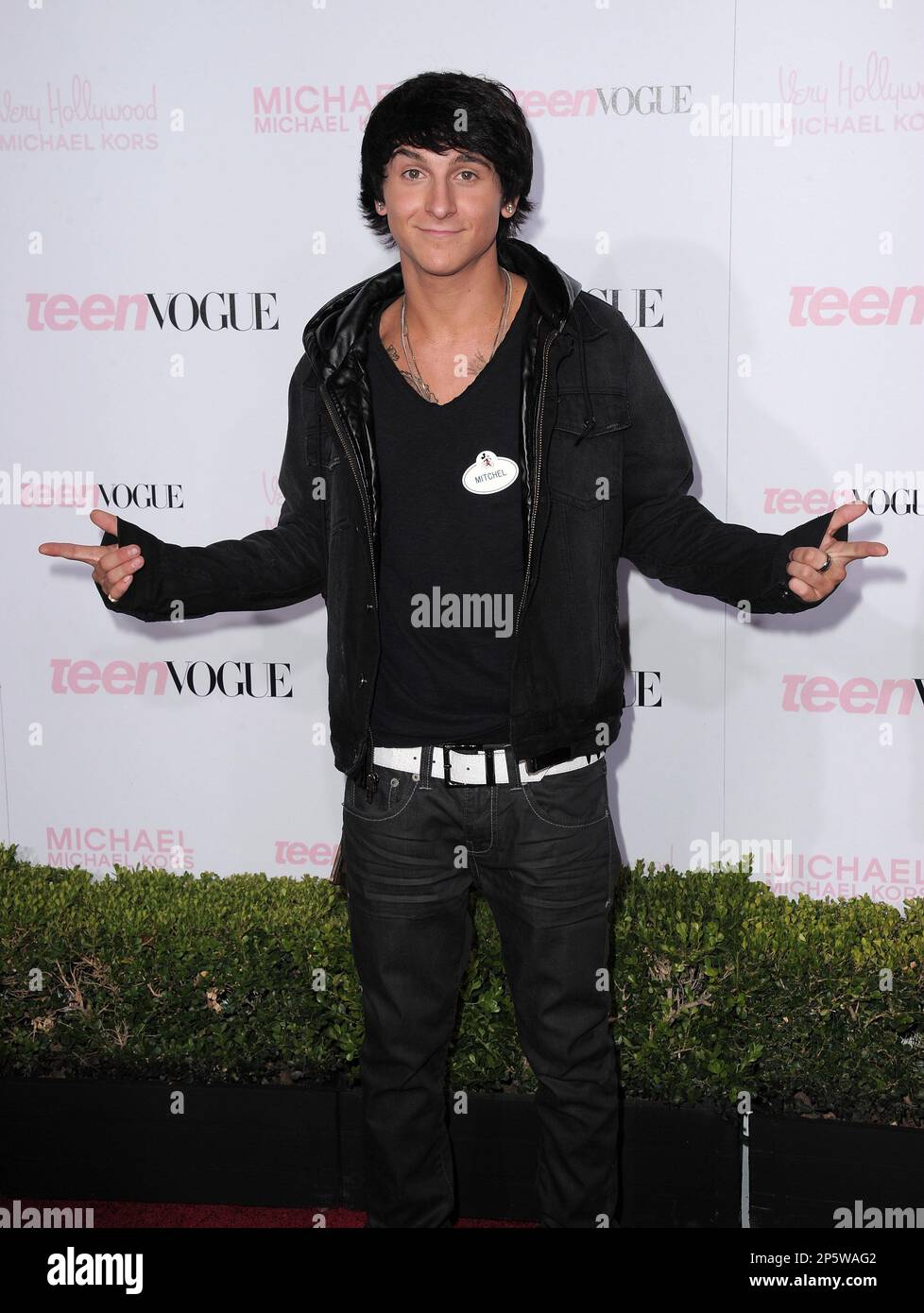 HOLLYWOOD - OCTOBER 01: Actor Mitchell Musso arrives at the 8th Annual ...