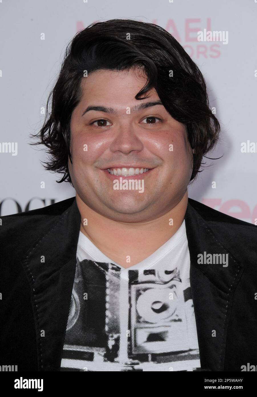 HOLLYWOOD - OCTOBER 01: Actor Harvey Guillen arrives at the 8th Annual ...