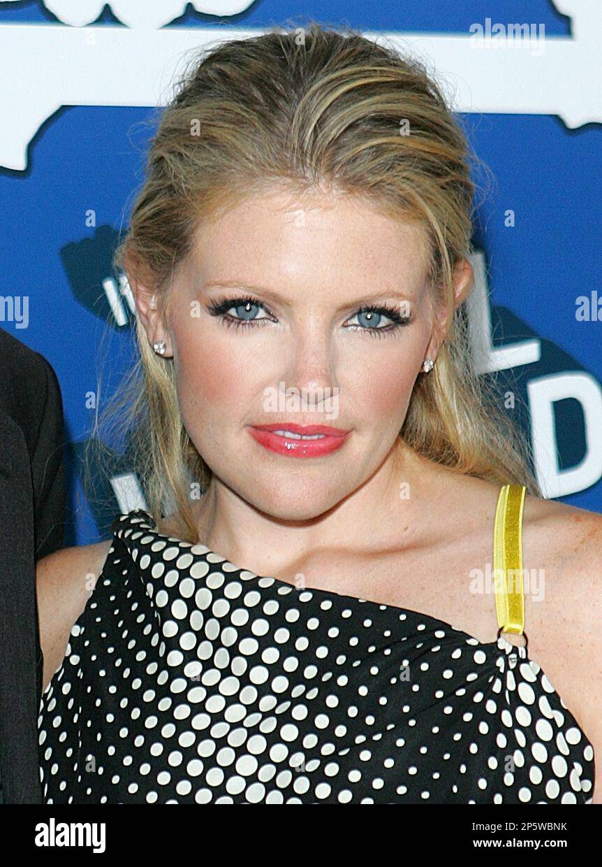 HOLLYWOOD - JULY 31: Musician Natalie Maines arrives at the premiere of ...