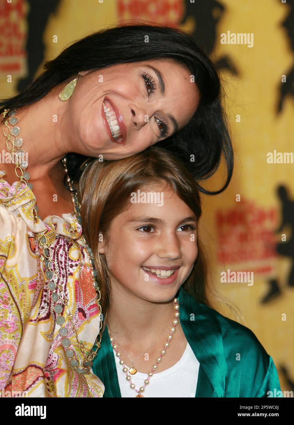 Actress Teri Hatcher and her daughter Emerson arrive at High School ...