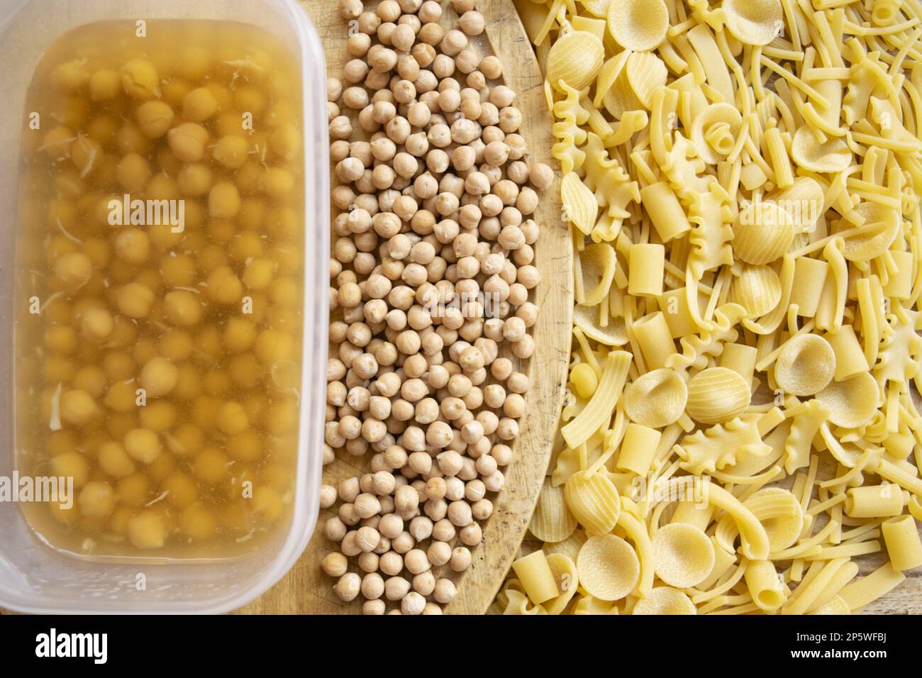 ingredients for preparing pasta and chickpeas Stock Photo - Alamy
