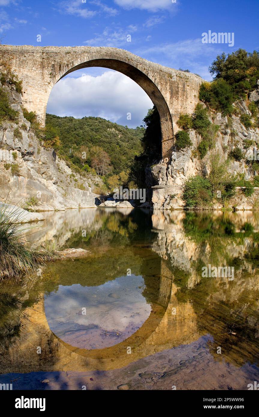 Bridge over Llierca River - 14th Century -, between Sadernes and ...