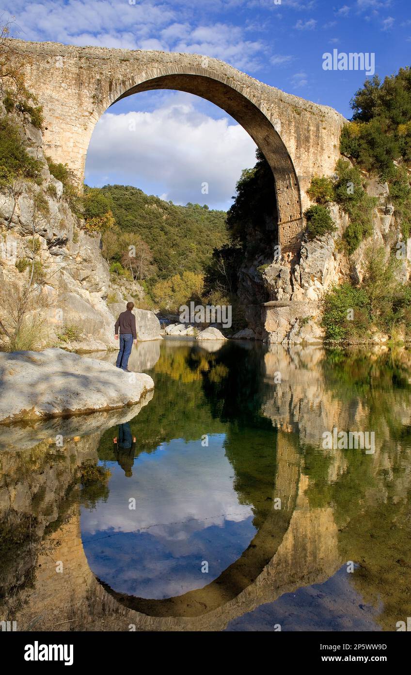 Bridge over Llierca River - 14th Century -, between Sadernes and ...