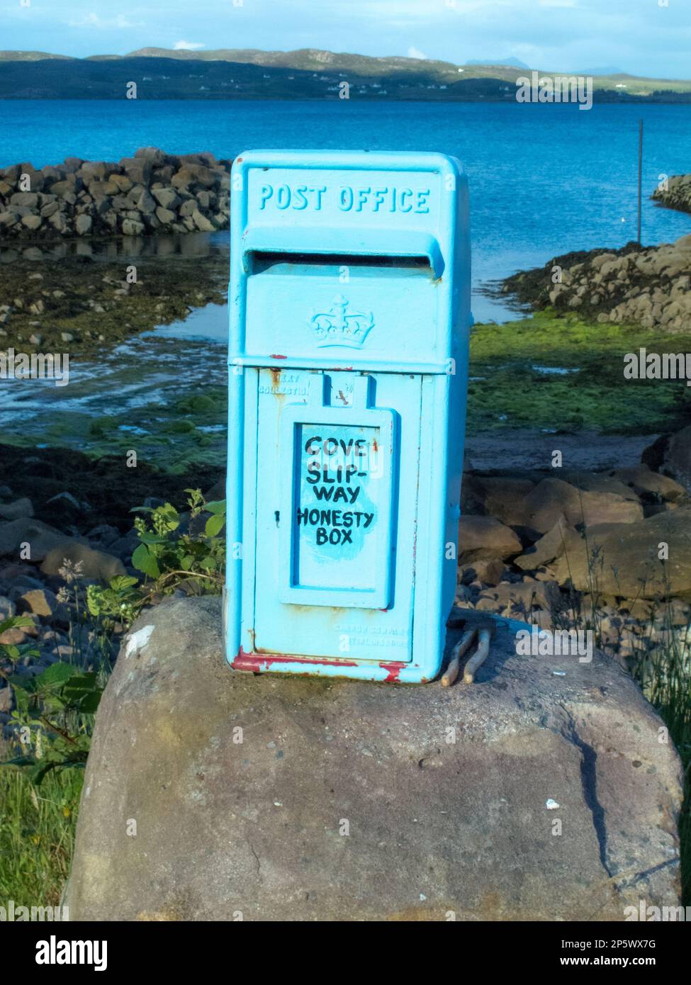 Cove wester ross scotland honesty box slipway hi-res stock photography ...