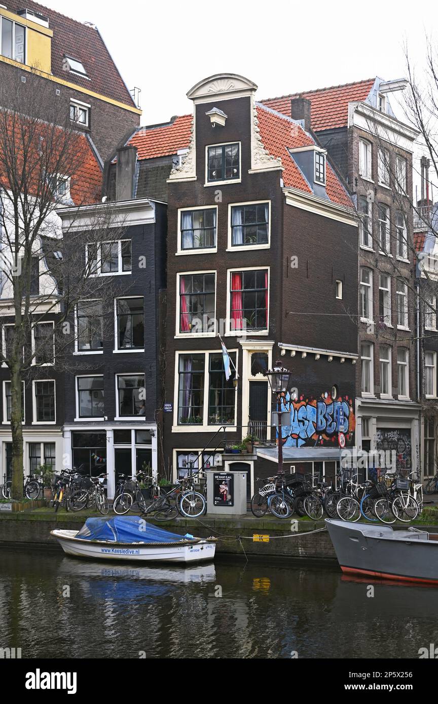 Canal and leaning building in Amsterdam, Netherlands Stock Photo - Alamy