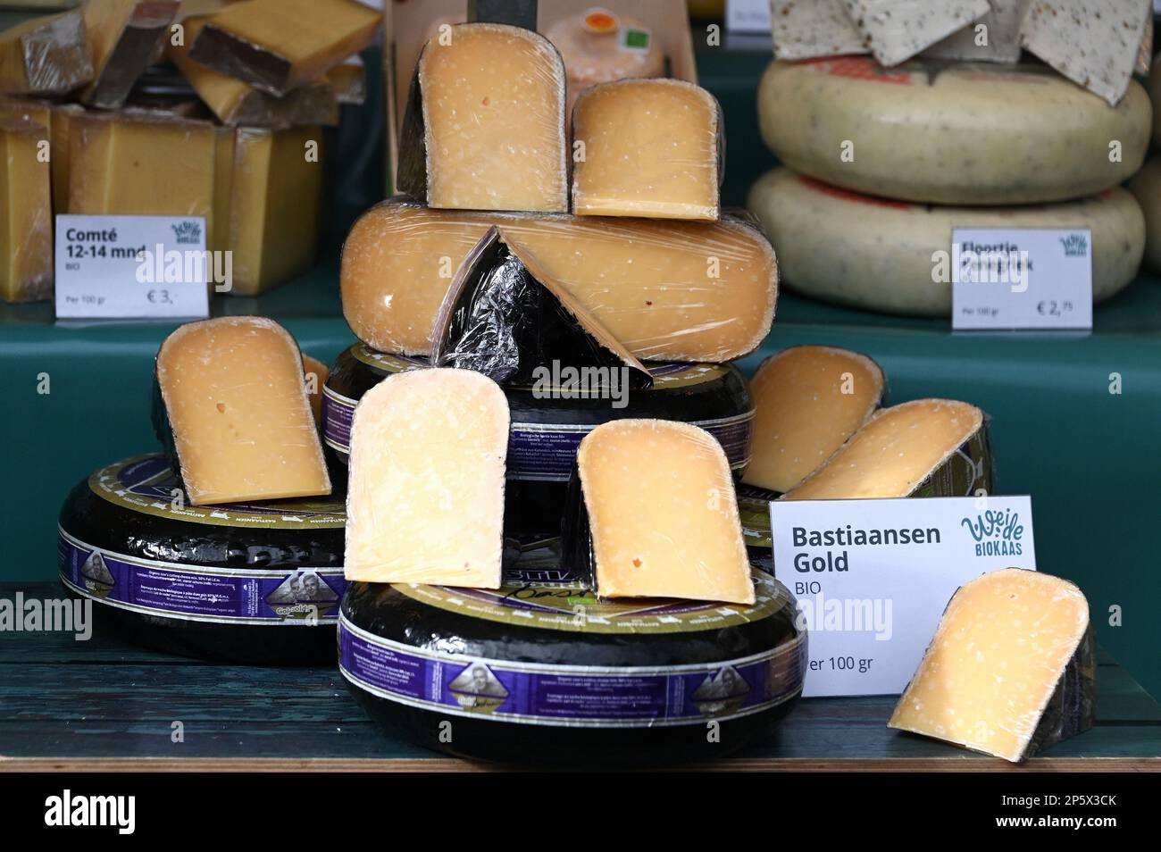 Holland north amsterdam cheese hi-res stock photography and images - Alamy