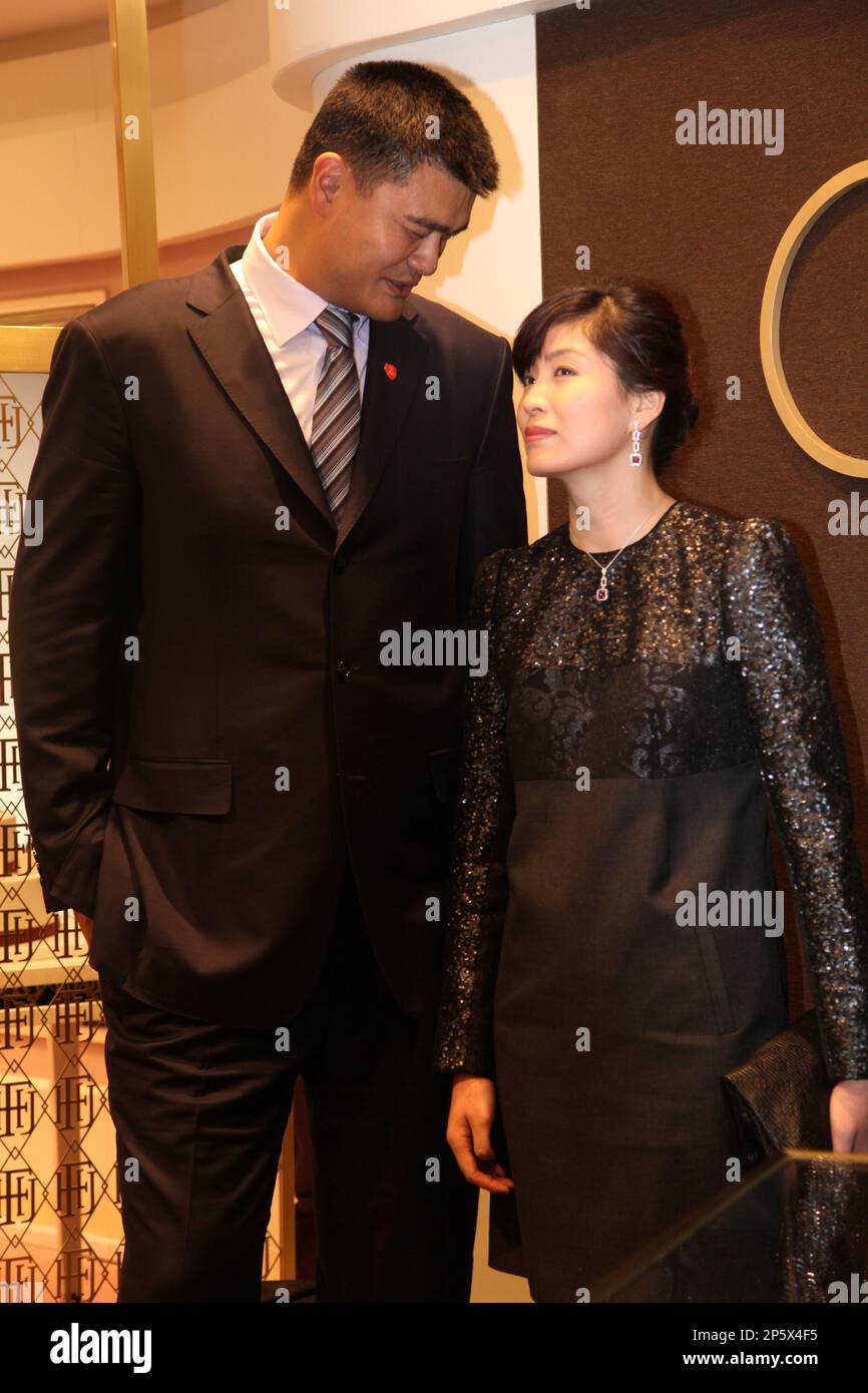 Yao Ming attended commercial activity with his wife Ye Li in Hangzhou ...