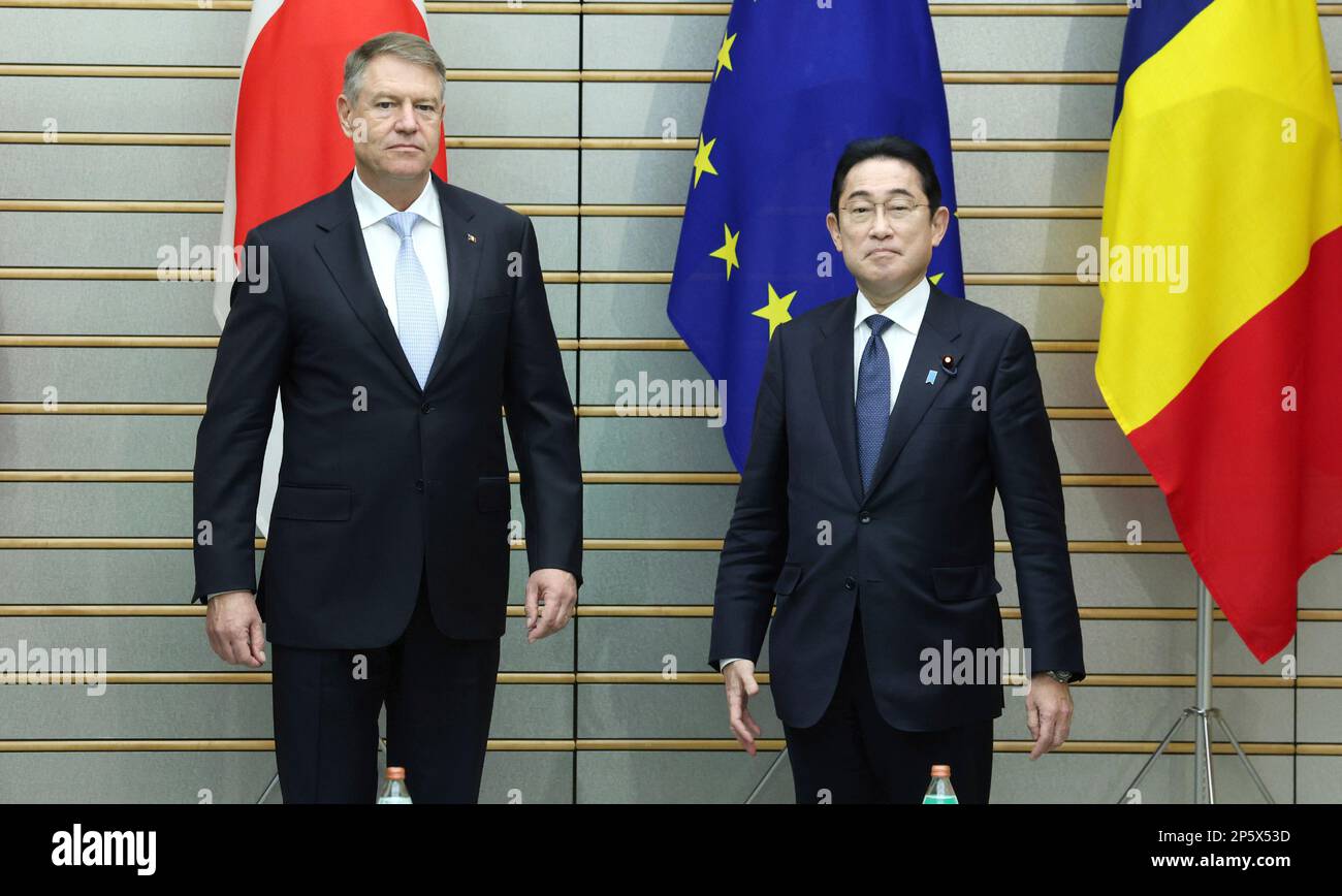 Japanese Prime Minister Fumio Kishida (R) and Romanian President Klaus ...