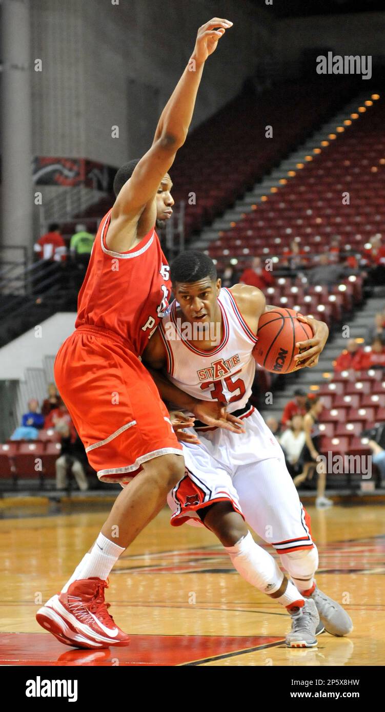 Arkansas State's Raeford Worsham (35) pushes his way past Austin Peay's ...