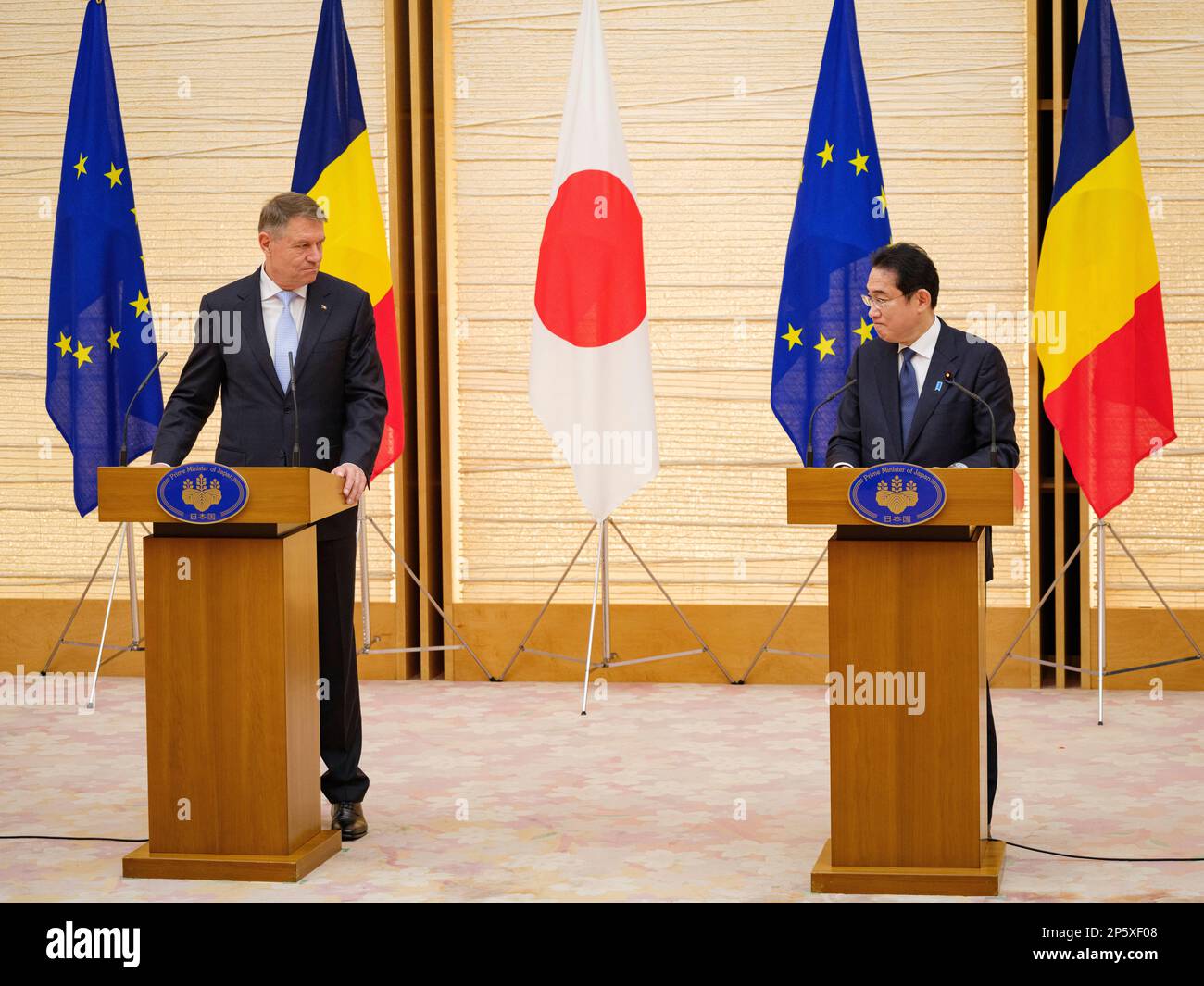 Romania President Klaus Iohannis, left, and Japanese Prime Minister ...