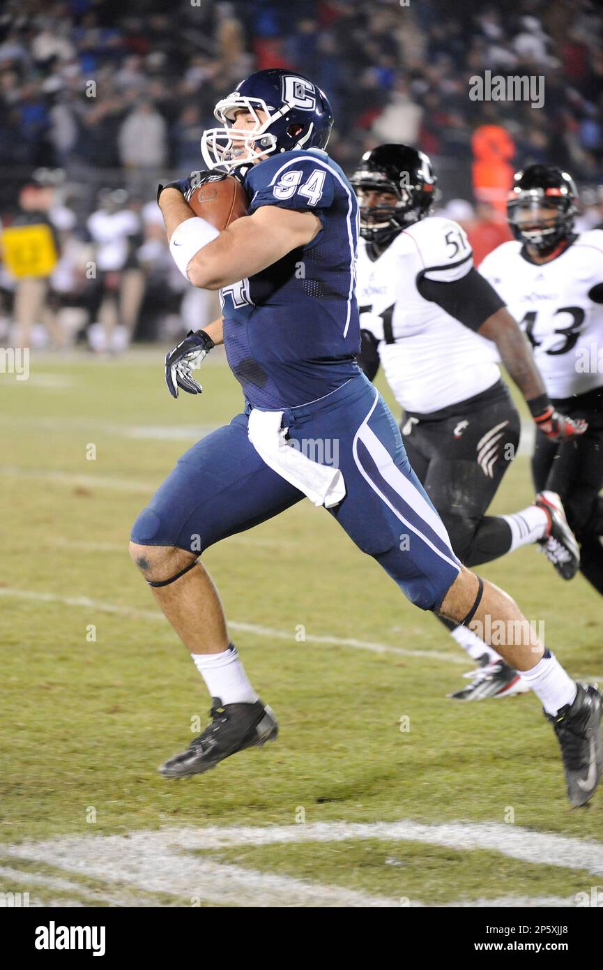 Connecticut Huskies Ryan Griffin ( 94) in action during a game against ...